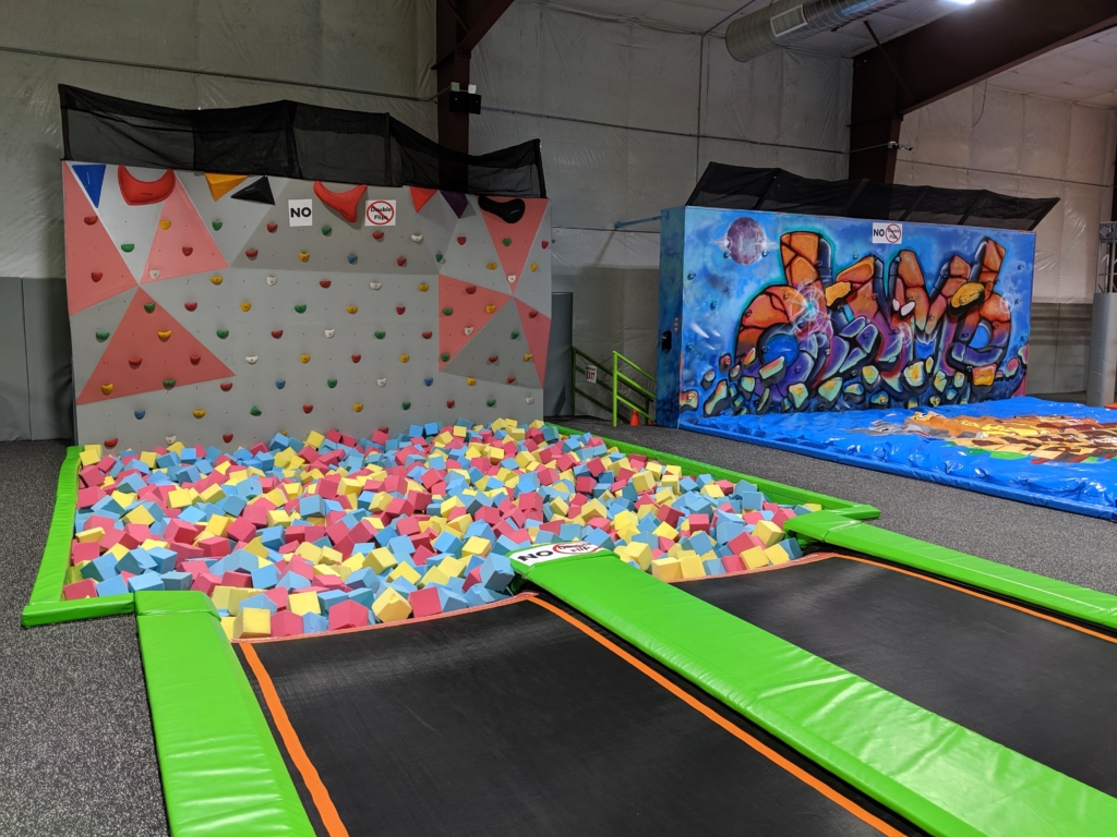 Climb Wall – Safari Trampoline