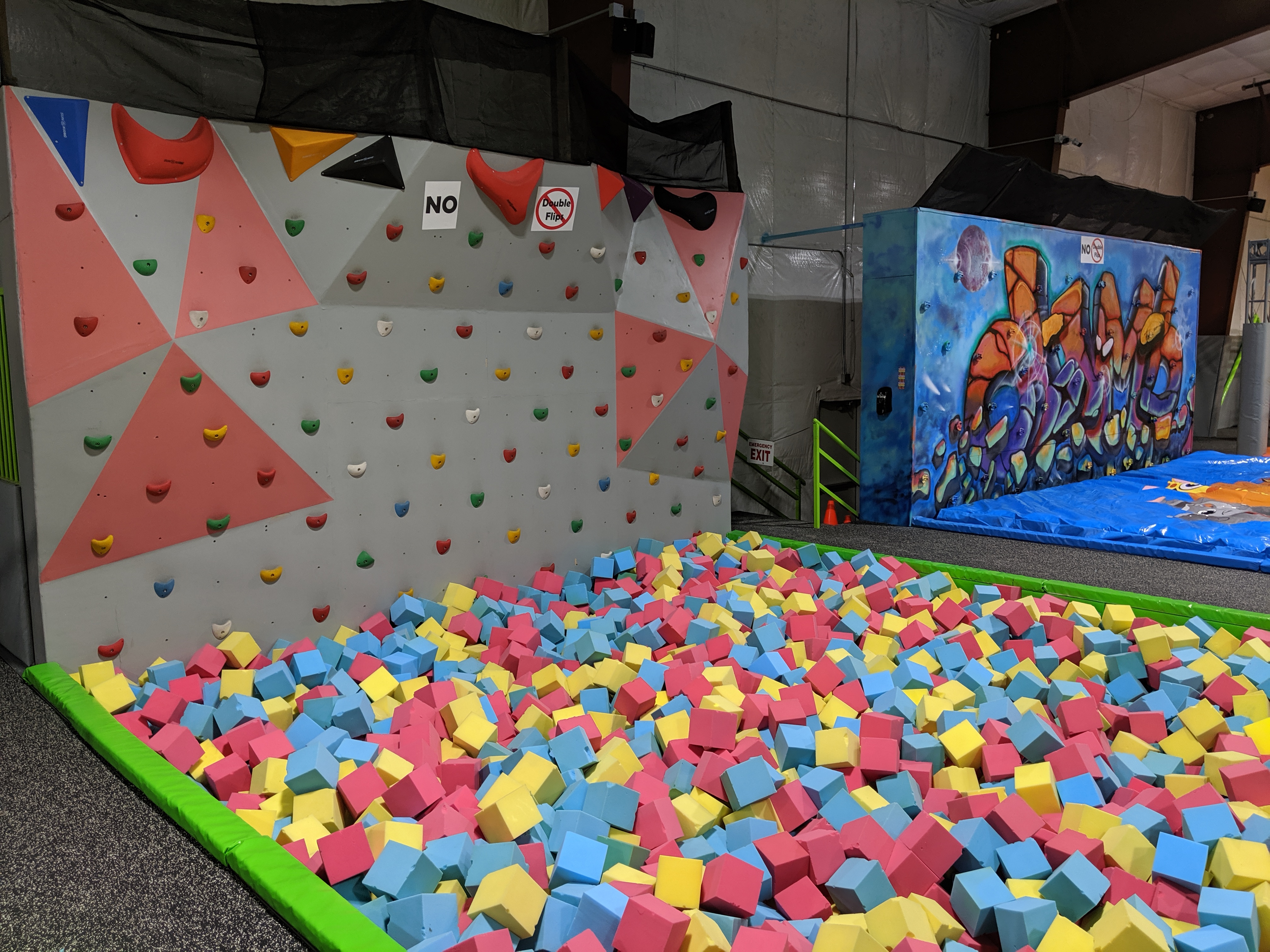 Climb Wall – Safari Trampoline